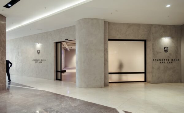 Standard Bank reunites clients with R100m - Currency News